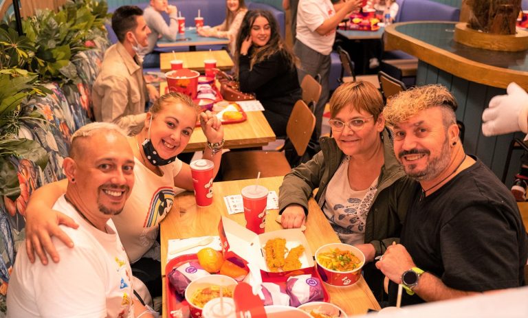 First Jollibee in Spain Opens with thousands queuing! - JFC I Jollibee ...